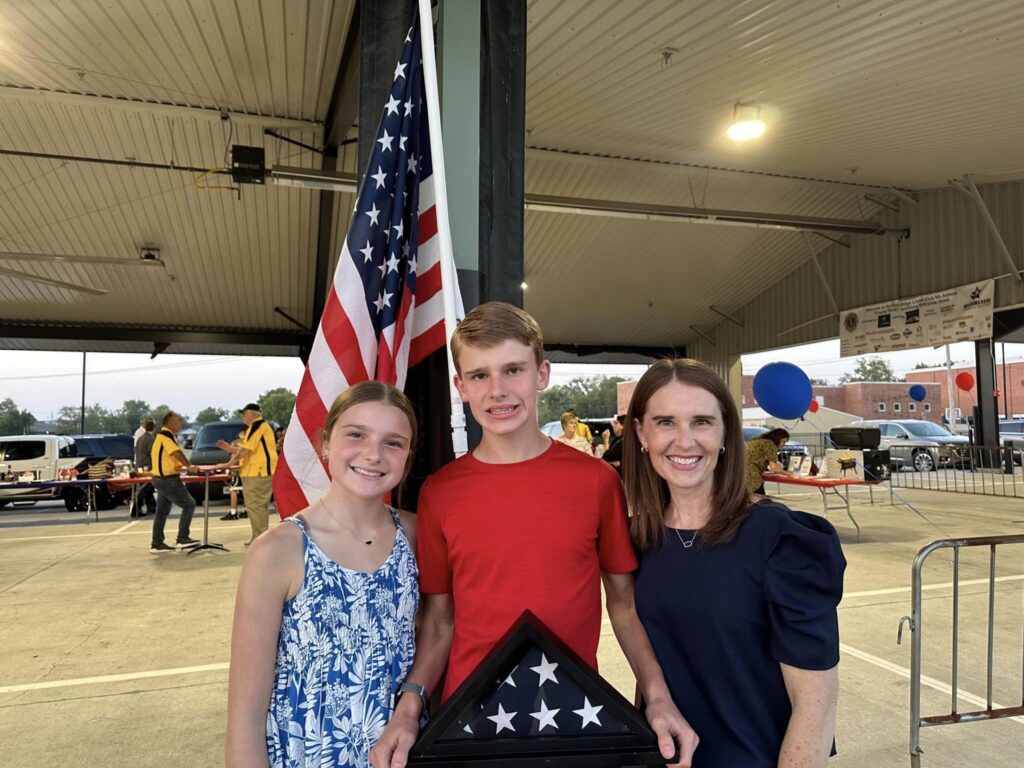AUGGIE'S CANS HONORED AT CHARITY PICNIC - Welcome Home